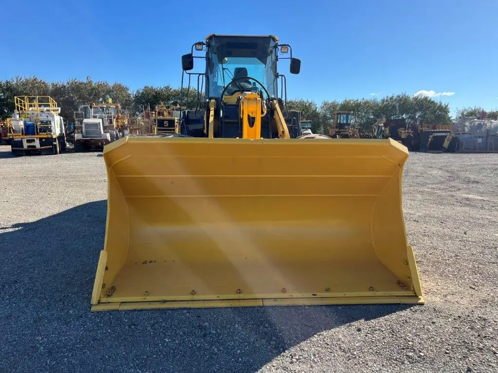 Komatsu WA380-7 - Darby Industrial LTD